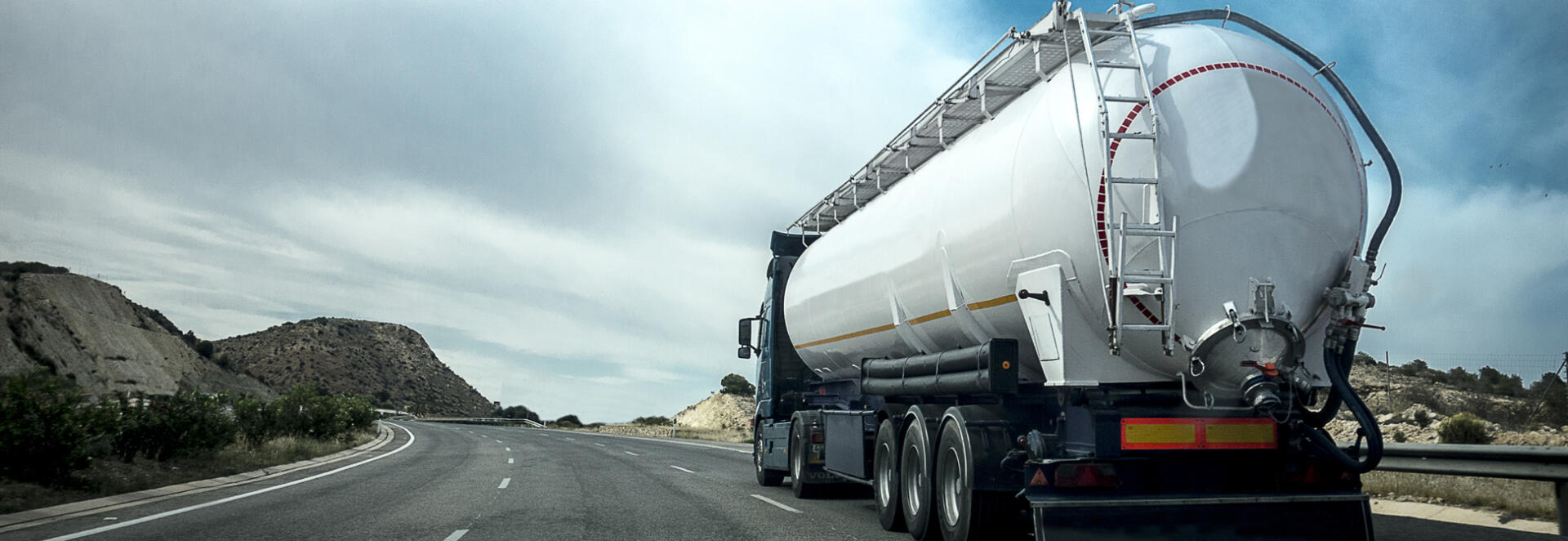 The Potential Role of LNG Trucks in Reducing Oil Demand - OnLocation,